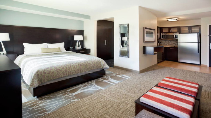 Studio Flat ∙ 1 Bedroom ∙ 4 Guests - Lexington, KY