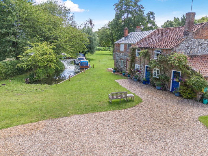 Cottage ∙ 2 Bedrooms ∙ 4 Guests - Wroxham