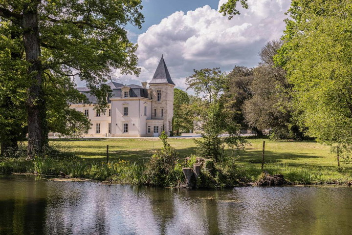 300 M² Maison De Vacances ∙ 5 Chambres ∙ 14 Personnes - Blanquefort
