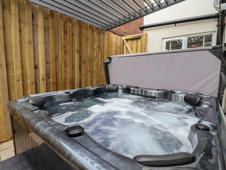 Cottage ∙ 8 Bedrooms ∙ 16 Guests - Bridlington