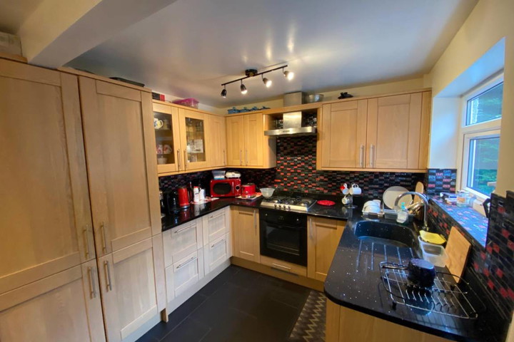 140 M² House ∙ 4 Bedrooms ∙ 7 Guests - Bridgend