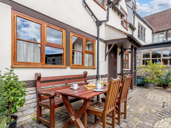 Cottage ∙ 2 Bedrooms ∙ 4 Guests - Broadway