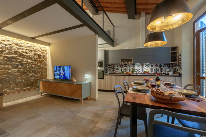 70 M² Apartment ∙ 2 Bedrooms ∙ 5 Guests - Prato