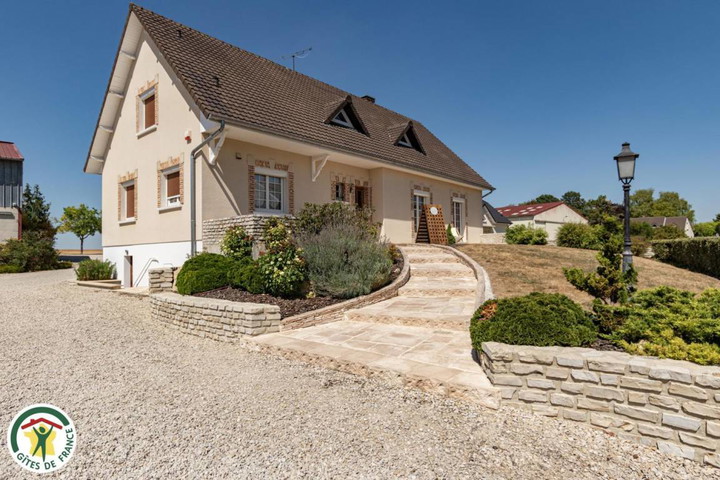 180 M² Gîte ∙ 5 Chambres ∙ 9 Personnes - Marne