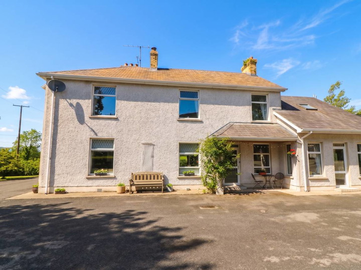 Cottage ∙ 4 Bedrooms ∙ 8 Guests - Omagh