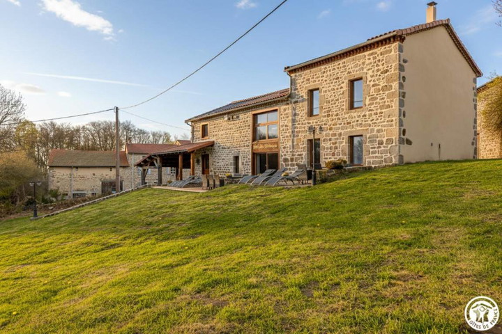 225 M² Gîte ∙ 5 Bedrooms ∙ 14 Guests - Puy-de-Dome