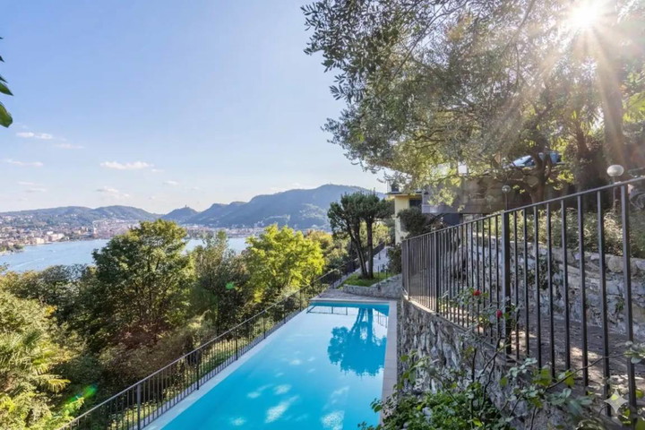 600 M² Villa ∙ 5 Bedrooms ∙ 10 Guests - Como
