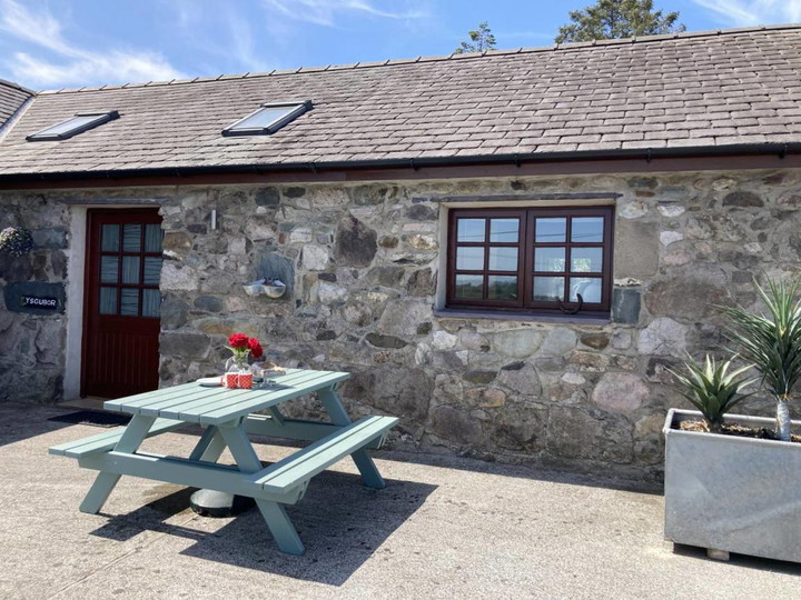 Cottage ∙ 2 Bedrooms ∙ 4 Guests - Bangor