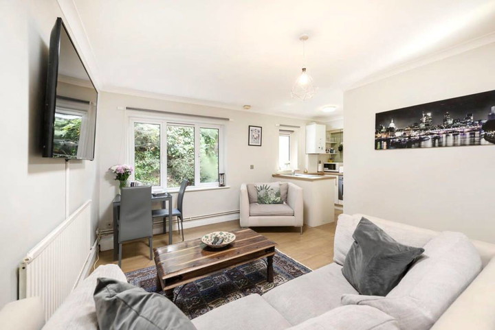 Apartment ∙ 1 Bedroom ∙ 2 Guests - Beaconsfield, UK