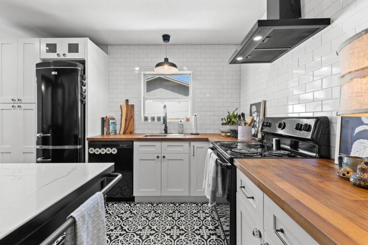 Bungalow ∙ 2 Bedrooms ∙ 6 Guests - Tampa, FL
