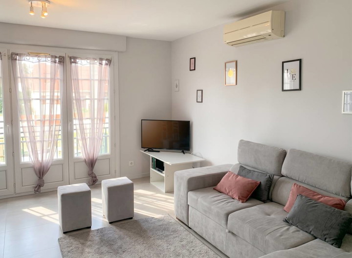 83 M² Ferienwohnung ∙ 2 Schlafzimmer ∙ 6 Gäste - Cergy
