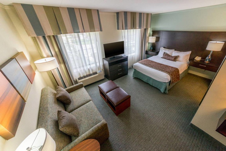 Studio Flat ∙ 1 Bedroom ∙ 4 Guests - West Chester