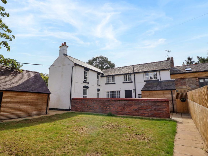 Cottage ∙ 4 Bedrooms ∙ 8 Guests - Cheshire