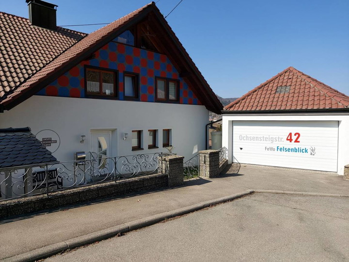 100 M² Ferienwohnung ∙ 2 Schlafzimmer ∙ 4 Gäste - Balingen