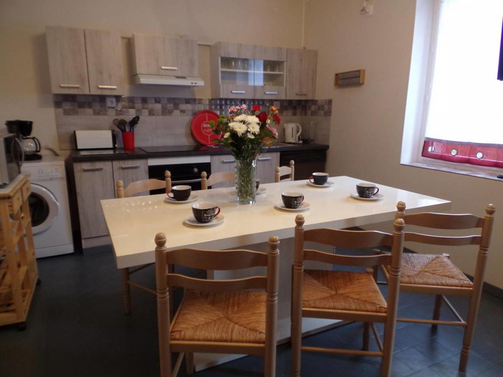 88 M² Gîte ∙ 3 Chambres ∙ 7 Personnes - Dompierre-sur-Besbre