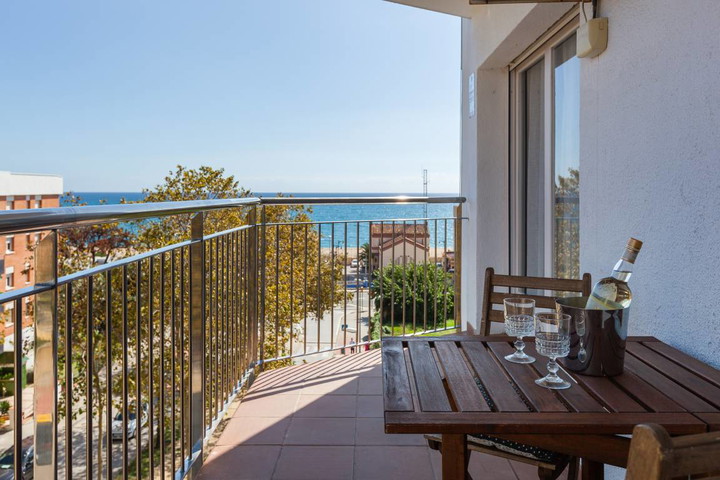 65 M² Apartment ∙ 3 Bedrooms ∙ 4 Guests - Canet de Mar