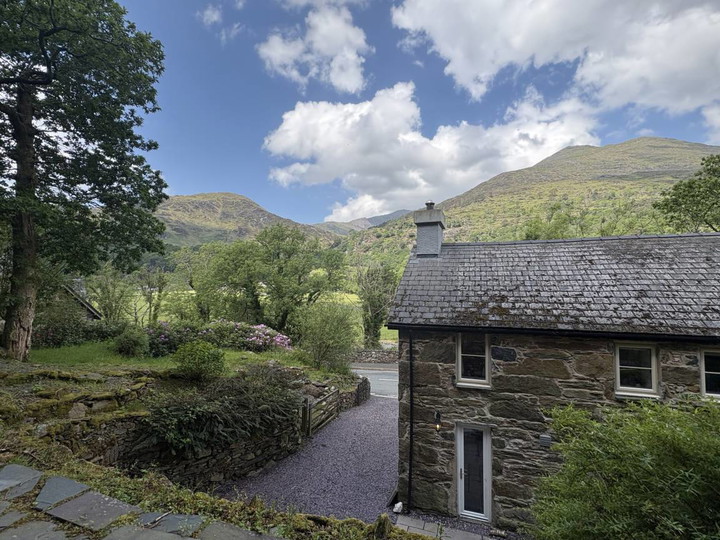 Cottage ∙ 5 Bedrooms ∙ 12 Guests - England