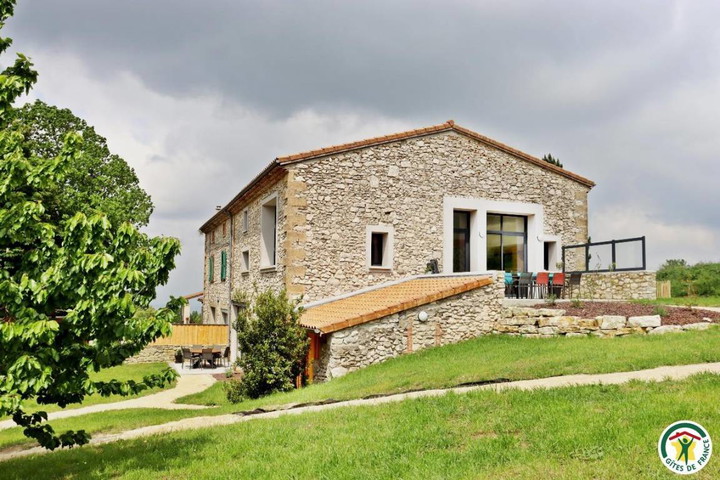 270 M² Gîte ∙ 6 Bedrooms ∙ 15 Guests - Crest