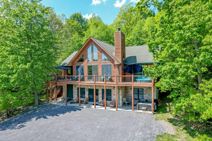 Cabin ∙ 5 Bedrooms ∙ 10 Guests - Deep Creek Lake, MD