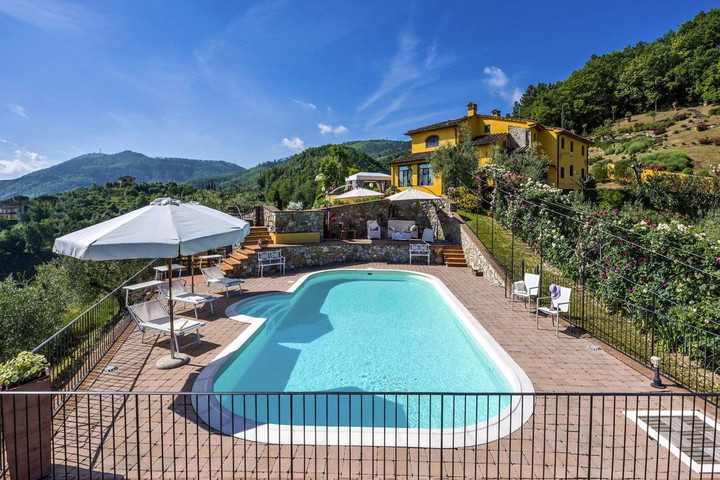 Villa ∙ 7 Bedrooms ∙ 14 Guests - Pistoia