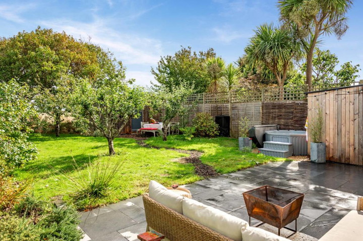 Cottage ∙ 3 Bedrooms ∙ 6 Guests - Lymington