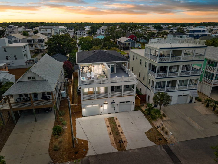 House ∙ 4 Bedrooms ∙ 15 Guests - Carolina Beach, NC