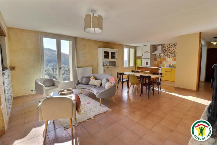 100 M² Gîte ∙ 3 Chambres ∙ 6 Personnes - Pierrelatte