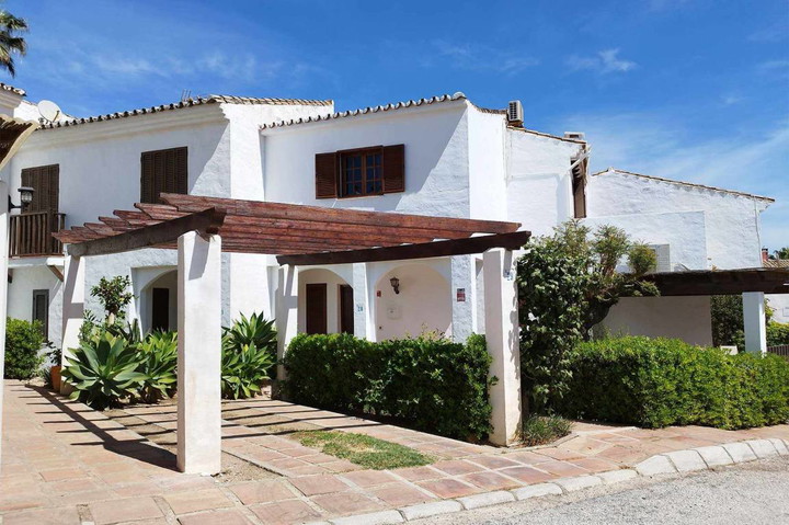 150 M² Ferienhaus ∙ 4 Schlafzimmer ∙ 8 Gäste - Estepona