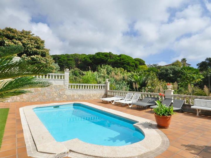 148 M² Villa ∙ 4 Bedrooms ∙ 8 Guests - Blanes