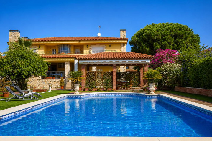 620 M² Villa ∙ 7 Habitaciones ∙ 18 Huéspedes - Salou