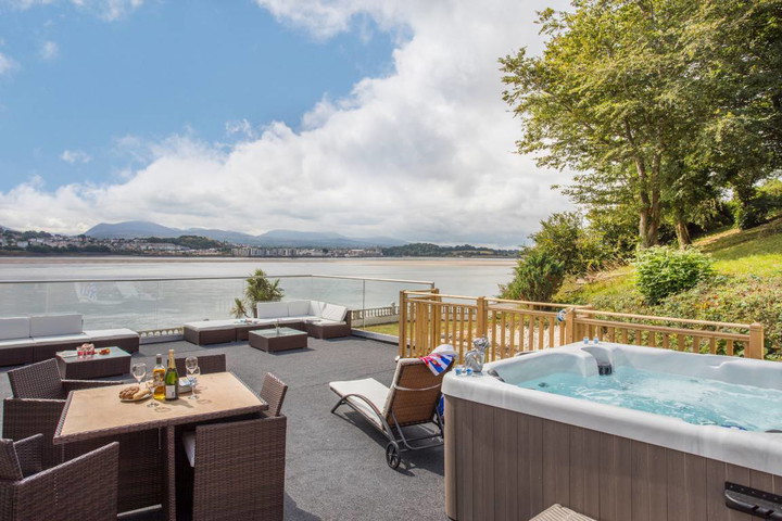 Cottage ∙ 4 Bedrooms ∙ 8 Guests - Bangor