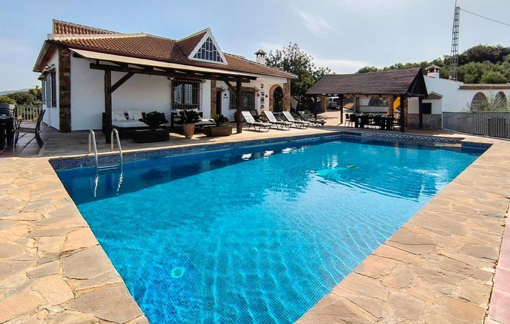 120 M² House ∙ 4 Bedrooms ∙ 8 Guests - Iznájar