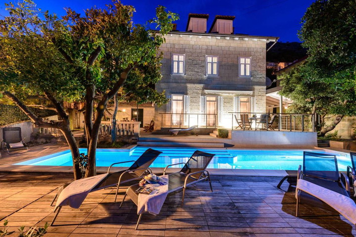 145 M² Villa ∙ 4 Bedrooms ∙ 8 Guests - Dubrovnik