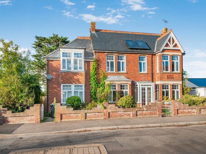 Cottage ∙ 5 Bedrooms ∙ 15 Guests - Canterbury