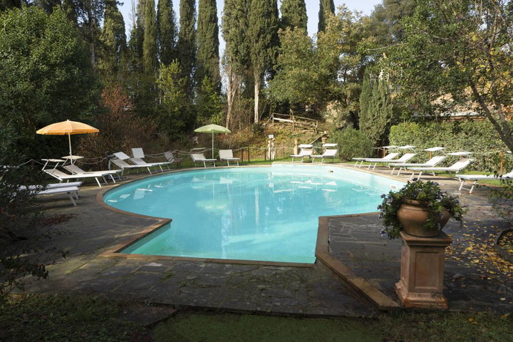 600 M² Resort ∙ 16 Bedrooms ∙ 35 Guests - Tuscany