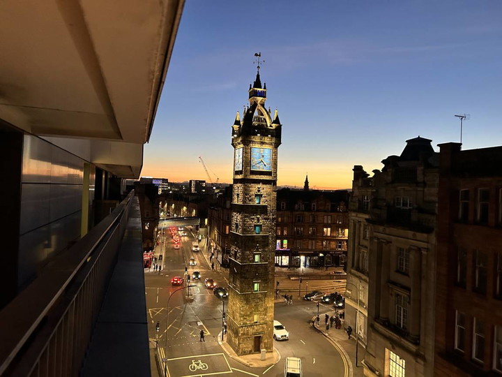 90 M² Apartment ∙ 2 Bedrooms ∙ 4 Guests - East Kilbride