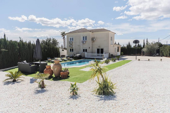 252 M² Villa ∙ 4 Bedrooms ∙ 8 Guests - Llíria