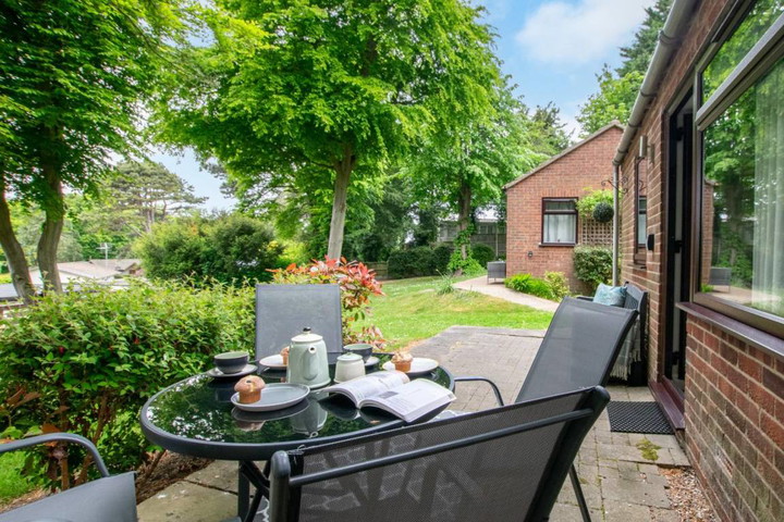 House ∙ 2 Bedrooms ∙ 4 Guests - Holt