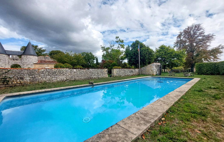 350 M² Maison De Vacances ∙ 6 Chambres ∙ 14 Personnes - Saintes