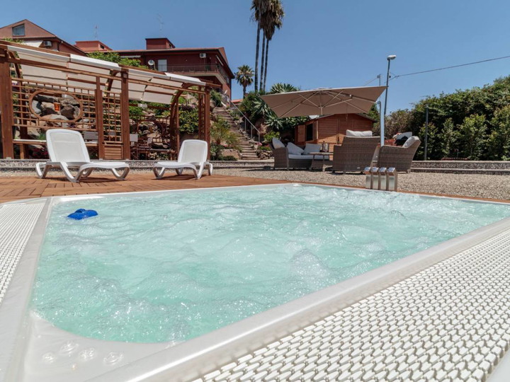100 M² House ∙ 2 Bedrooms ∙ 4 Guests - Catania