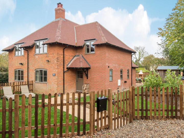 Cottage ∙ 4 Bedrooms ∙ 8 Guests - Norwich