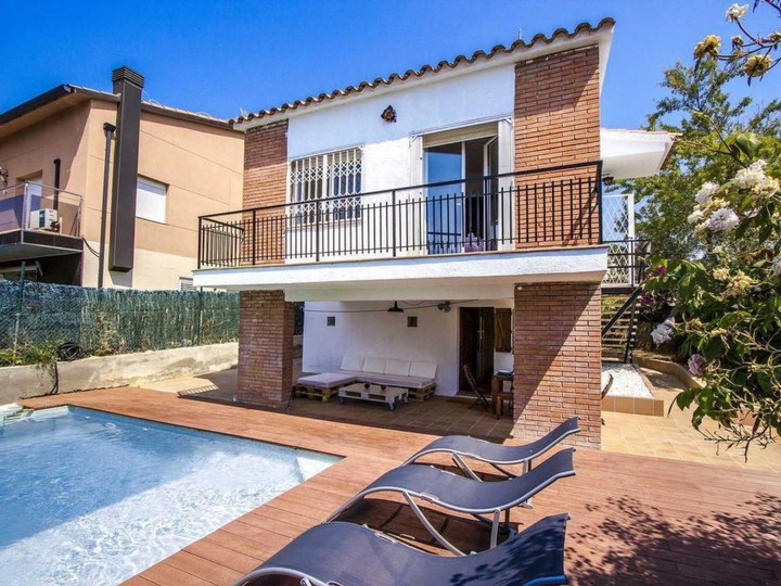 180 M² Maison De Vacances ∙ 5 Chambres ∙ 12 Personnes - Pineda de Mar
