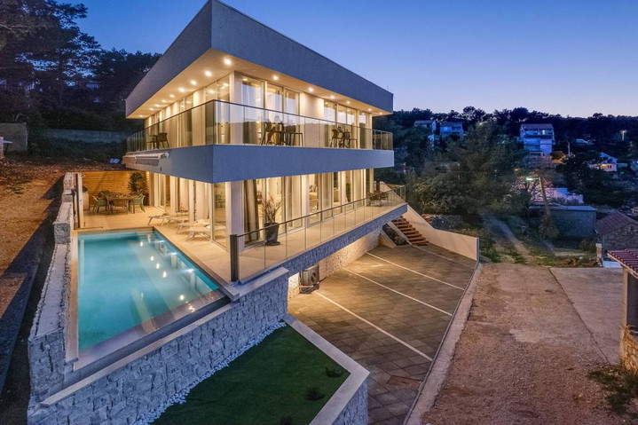202 M² Villa ∙ 4 Bedrooms ∙ 8 Guests - Stari Grad