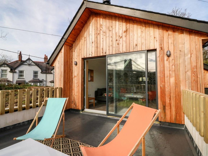 Cottage ∙ 4 Bedrooms ∙ 8 Guests - Bangor