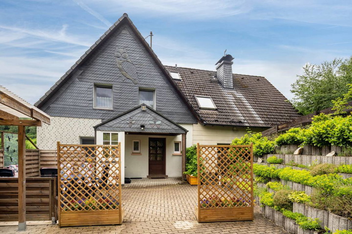 102 M² Ferienhaus ∙ 3 Schlafzimmer ∙ 5 Gäste - Olpe