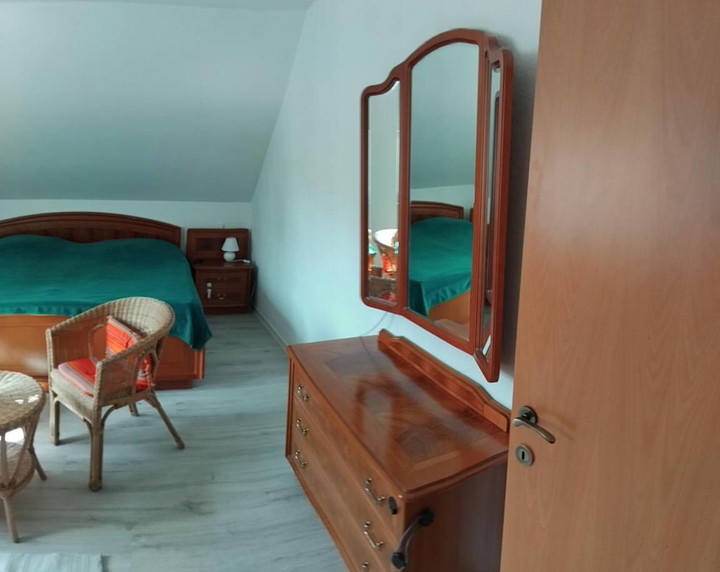 80 M² Ferienwohnung ∙ 2 Schlafzimmer ∙ 4 Gäste - Lindlar