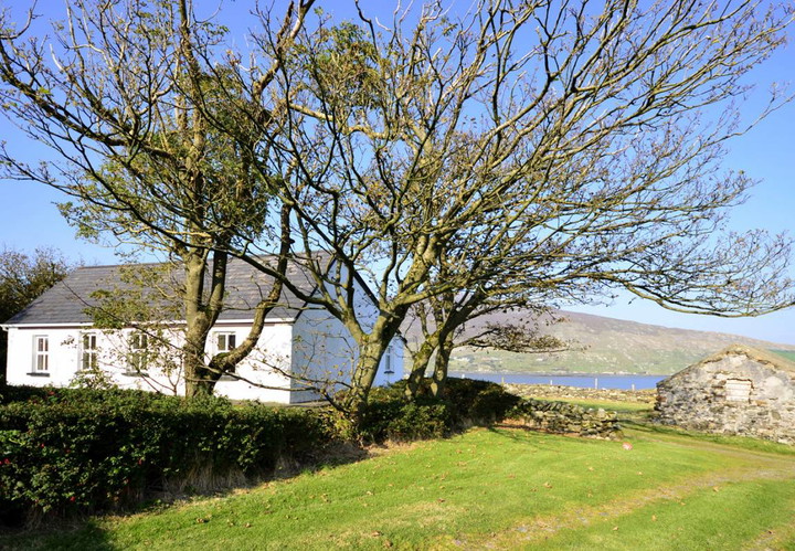 120 M² Cottage ∙ 3 Bedrooms ∙ 7 Guests - County Galway