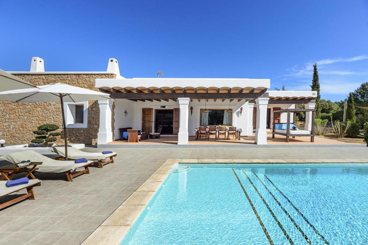 250 M² Villa ∙ 3 Bedrooms ∙ 6 Guests - Ibiza