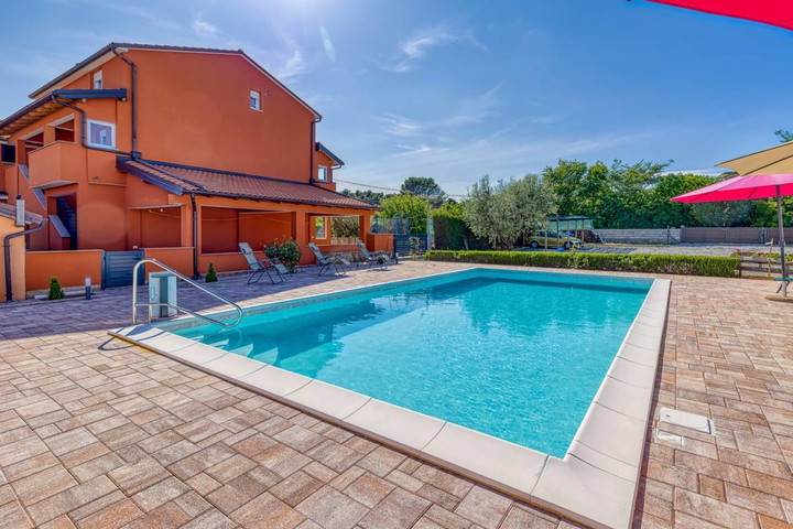 80 M² Apartment ∙ 2 Bedrooms ∙ 5 Guests - Pula