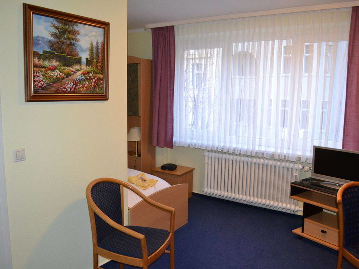 14 M² Hotel ∙ 1 Schlafzimmer ∙ 1 Gast - Cottbus